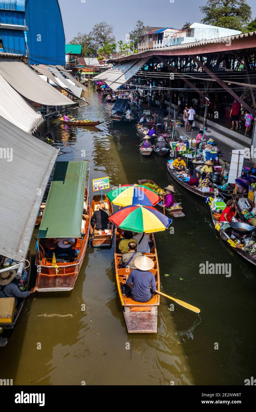 A Tour Boat Hits a Log Jam of Boats in the Damnoen Floating Market ...
