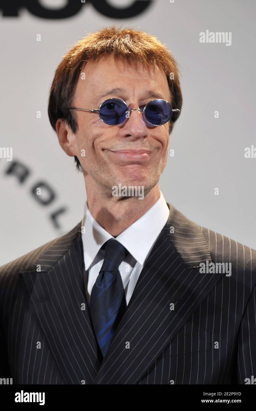 Musician Robin Gibb of the Bee Gees attends the 25th Annual Rock And ...