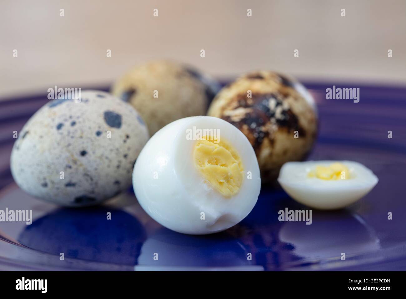 Whole eggs hi-res stock photography and images - Alamy