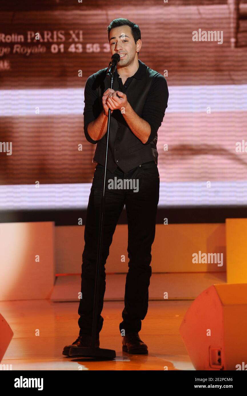 NO TABLOIDS. Singer Michael Moreno (Jean Reno's son) performs live ...