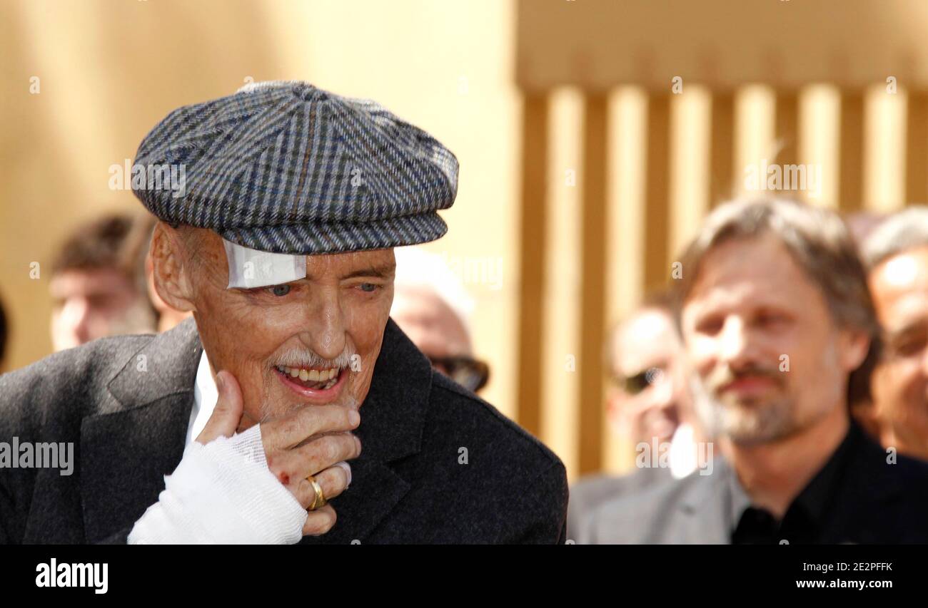 Dennis Hopper, Viggo Mortensen at The Walk of Fame ceremony for Dennis ...