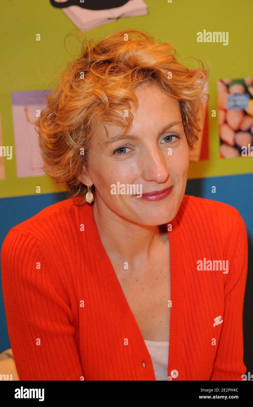 Anna Gavalda High Resolution Stock Photography and Images - Alamy