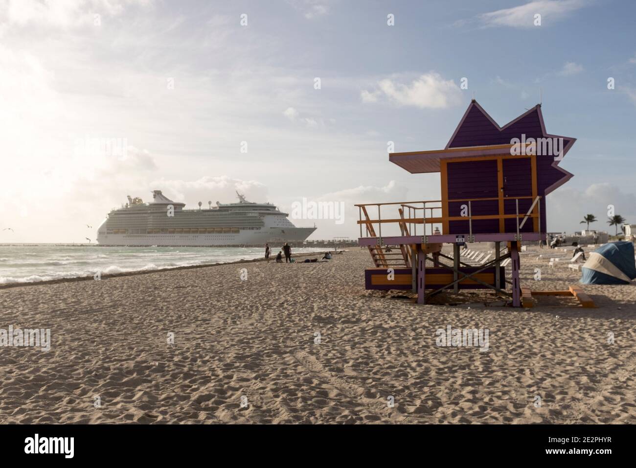 A Royal Caribbean Cruises cruise ship enters Government Cut, off South ...