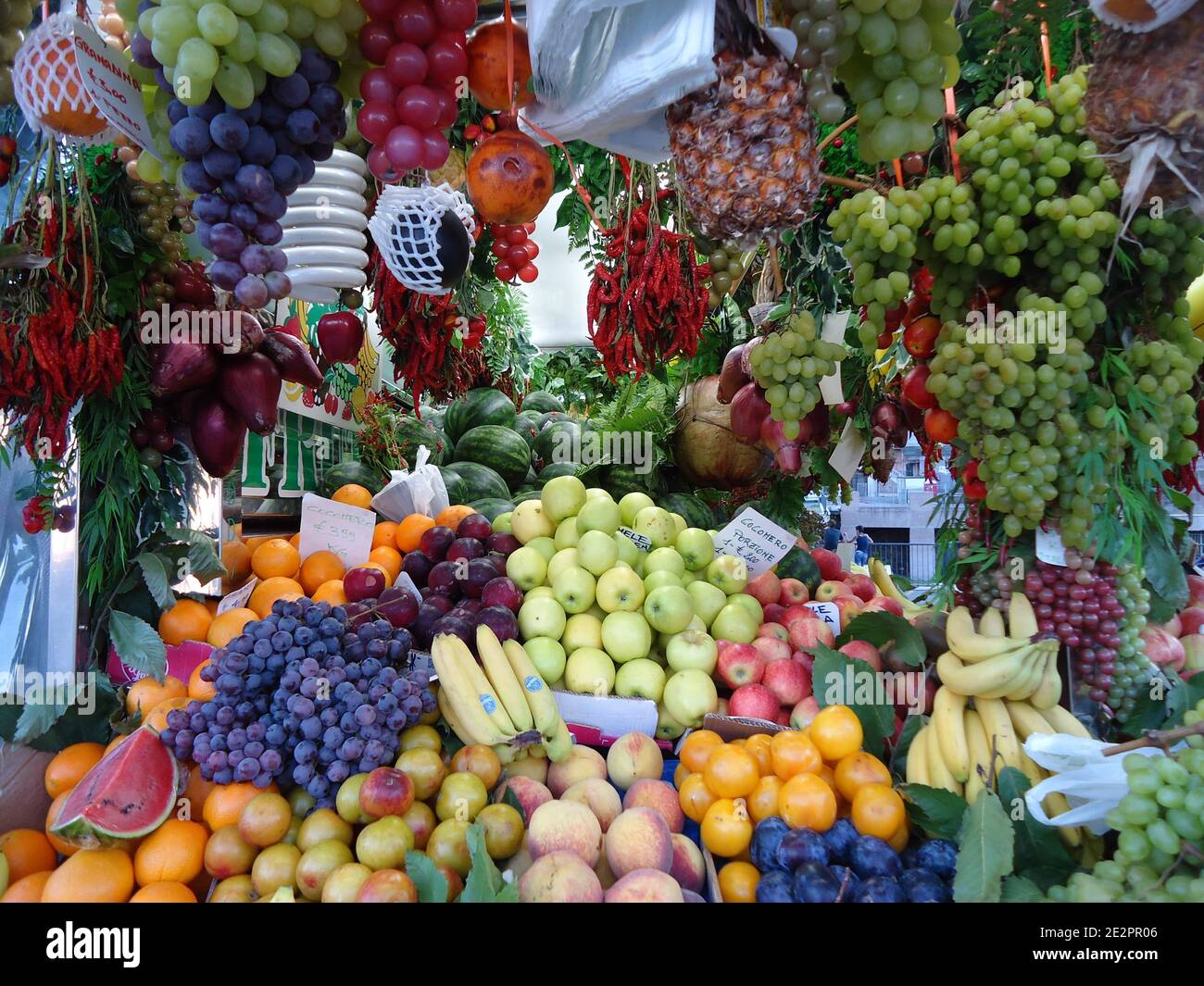 Frutas coloridas hi-res stock photography and images - Alamy