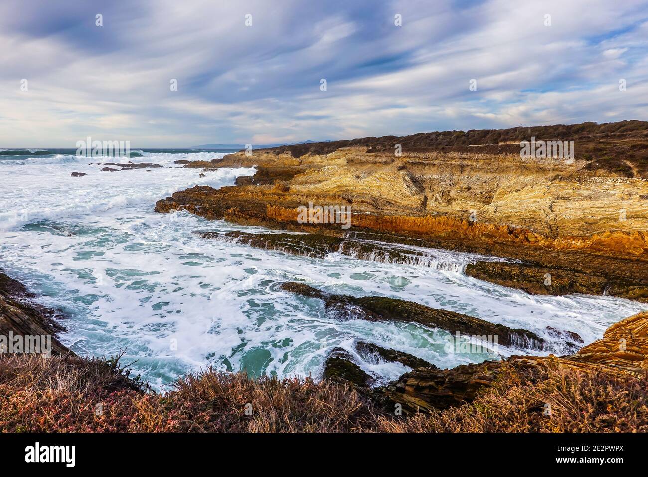Big waves crashing along the coast in Montaña de Oro State Park ...