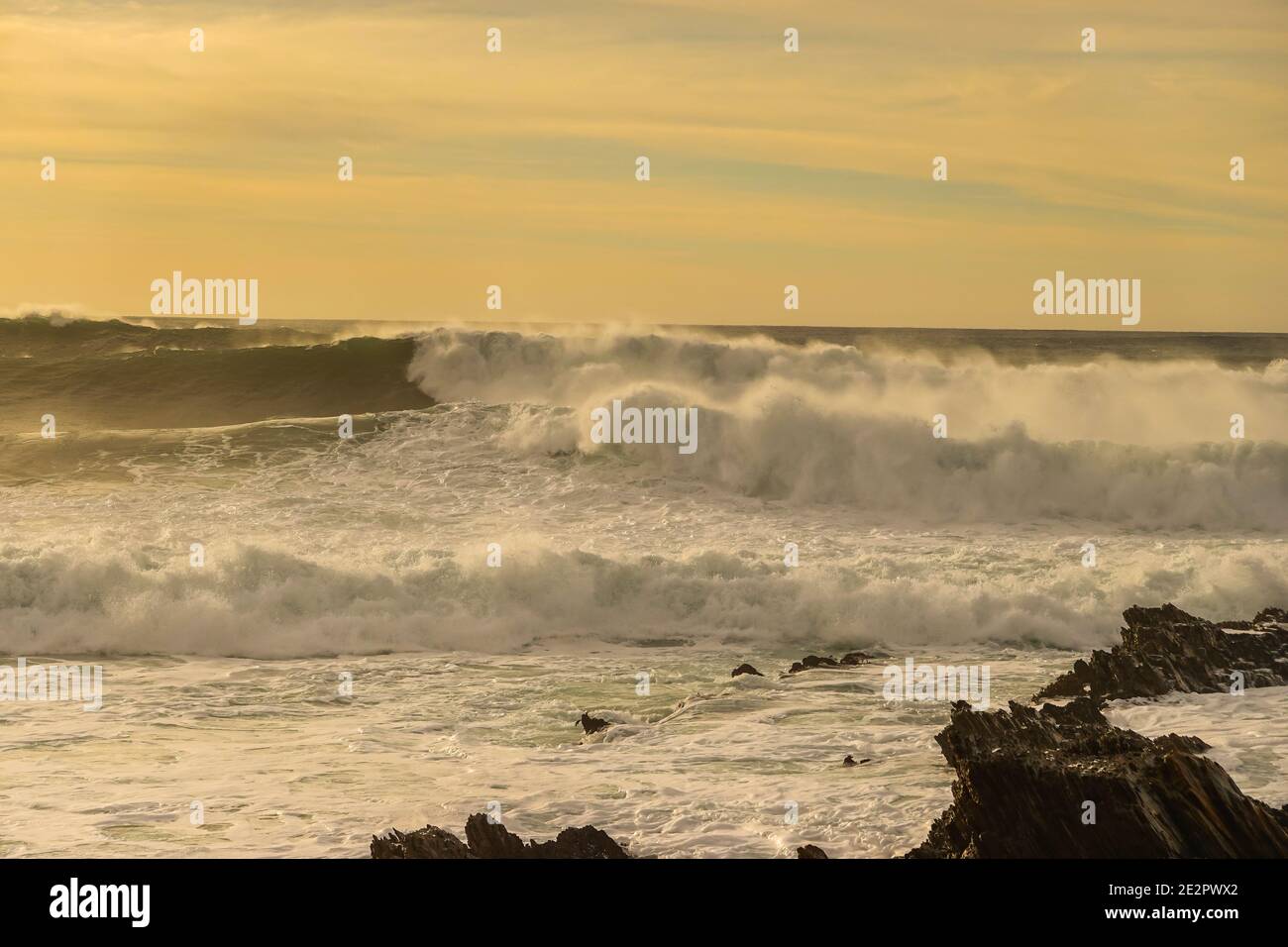 Big waves crashing along the coast in Montaña de Oro State Park ...