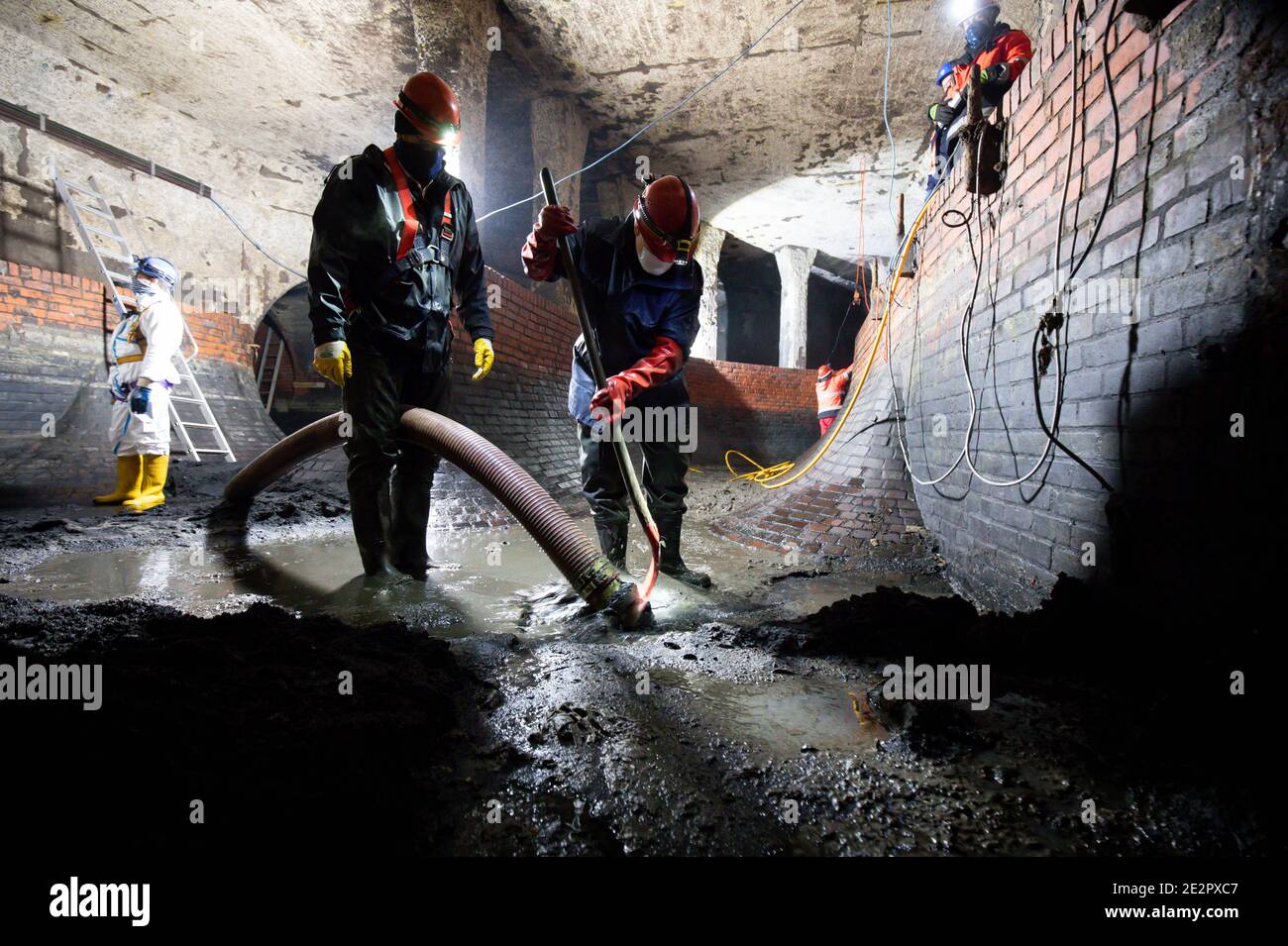 Hamburg, Germany. 14th Jan, 2021. Sewer workers use shovels and suction ...