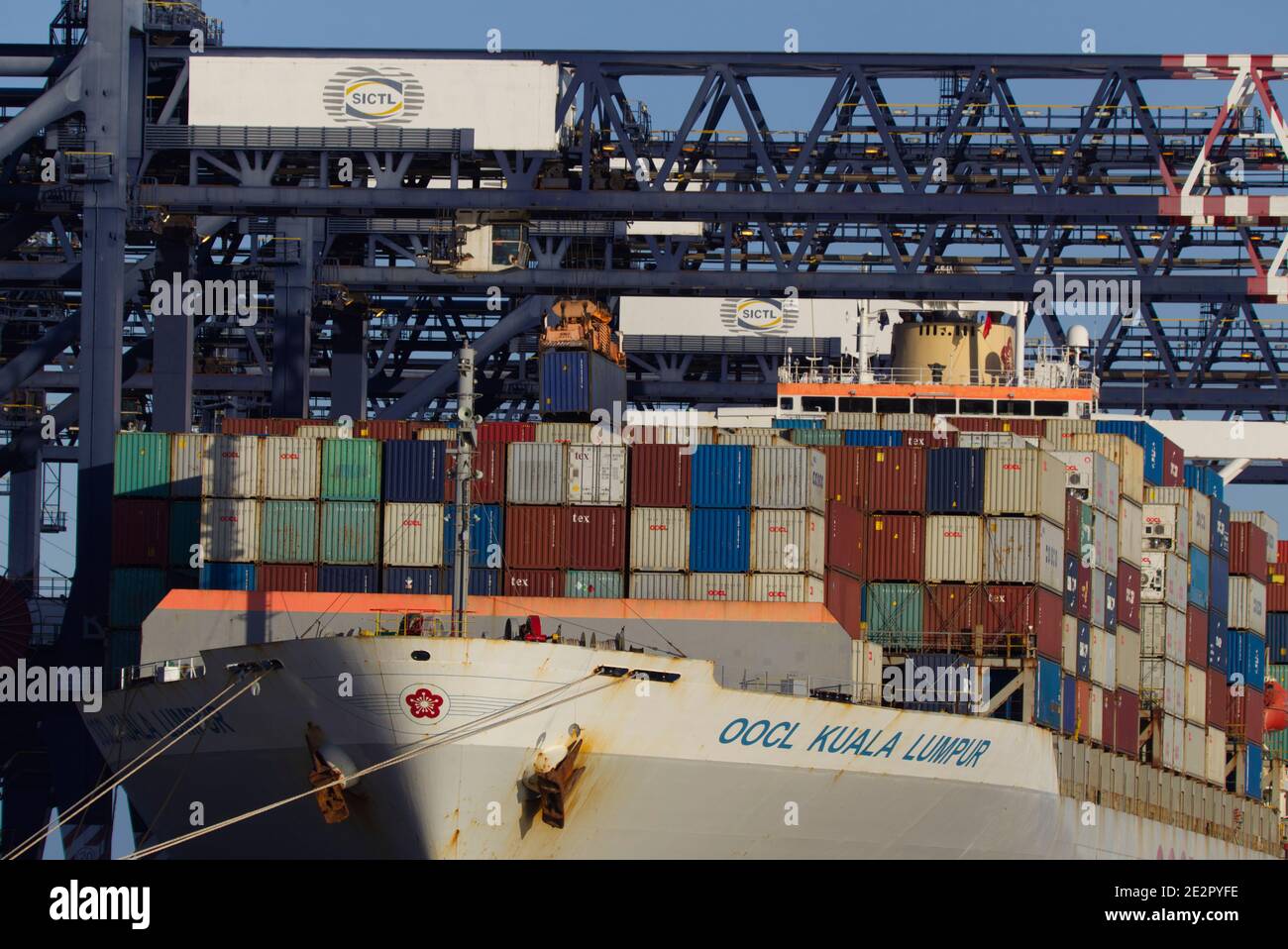 Container ship loading hi-res stock photography and images - Alamy