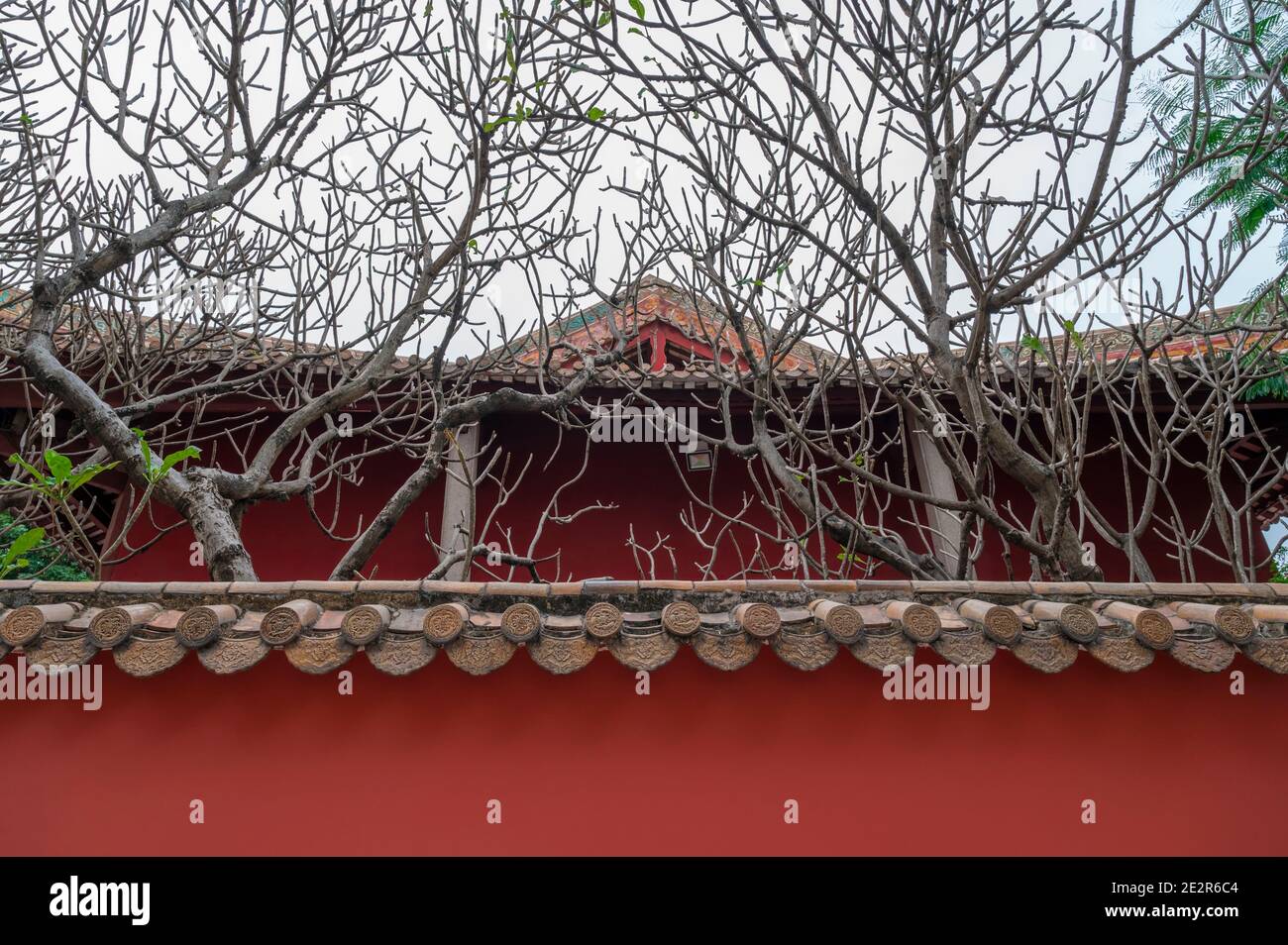 Ancient Chinese architecture, red fence Stock Photo - Alamy
