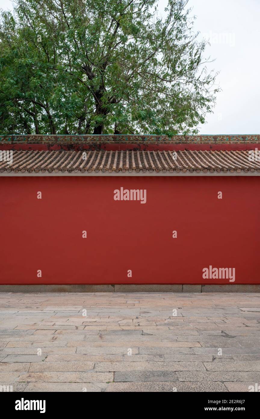 Ancient Chinese architecture, red fence Stock Photo - Alamy
