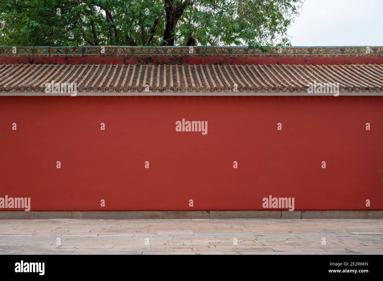 Ancient Chinese architecture, red fence Stock Photo - Alamy