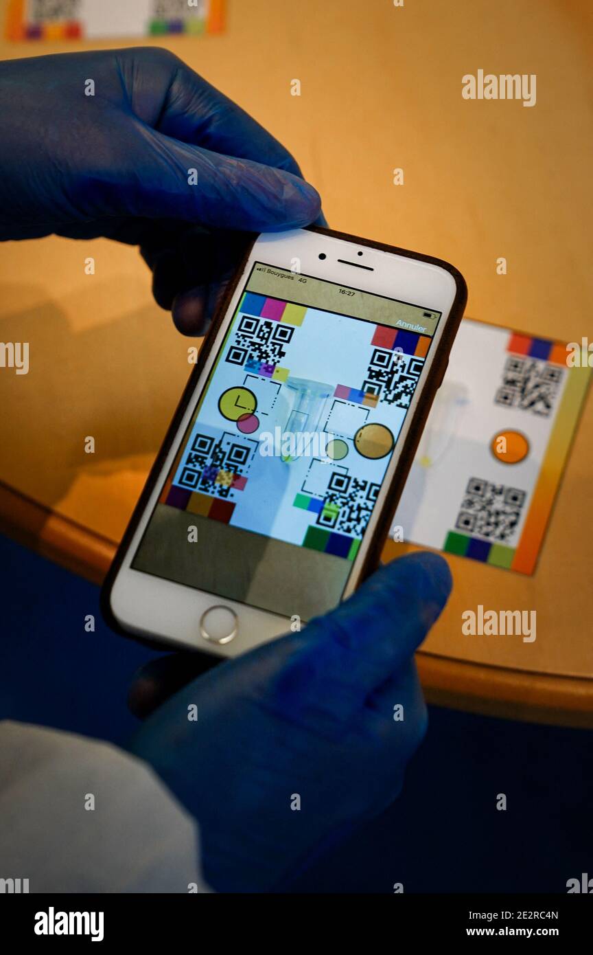 Test salivaire hi-res stock photography and images - Alamy