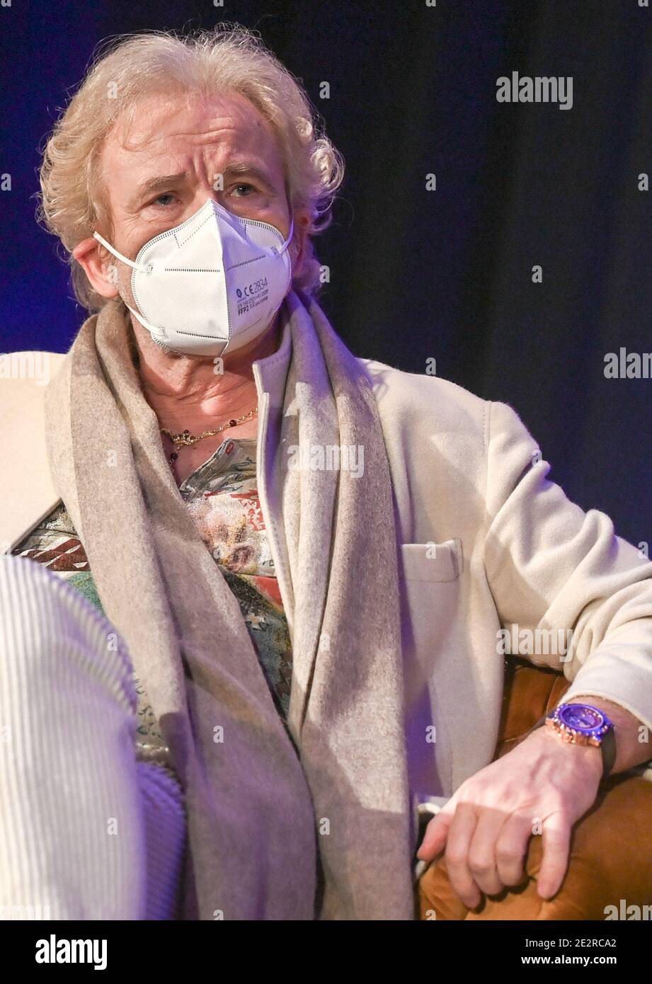 Berlin, Germany. 14th Jan, 2021. The moderator Thomas Gottschalk comes ...