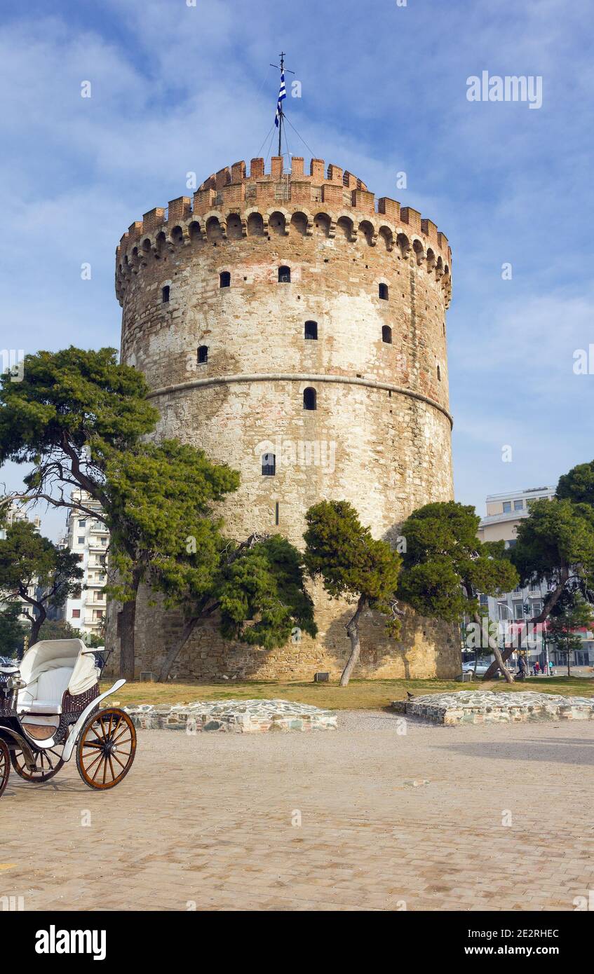 White Tower landmark of Thessaloniki, Greece Stock Photo - Alamy