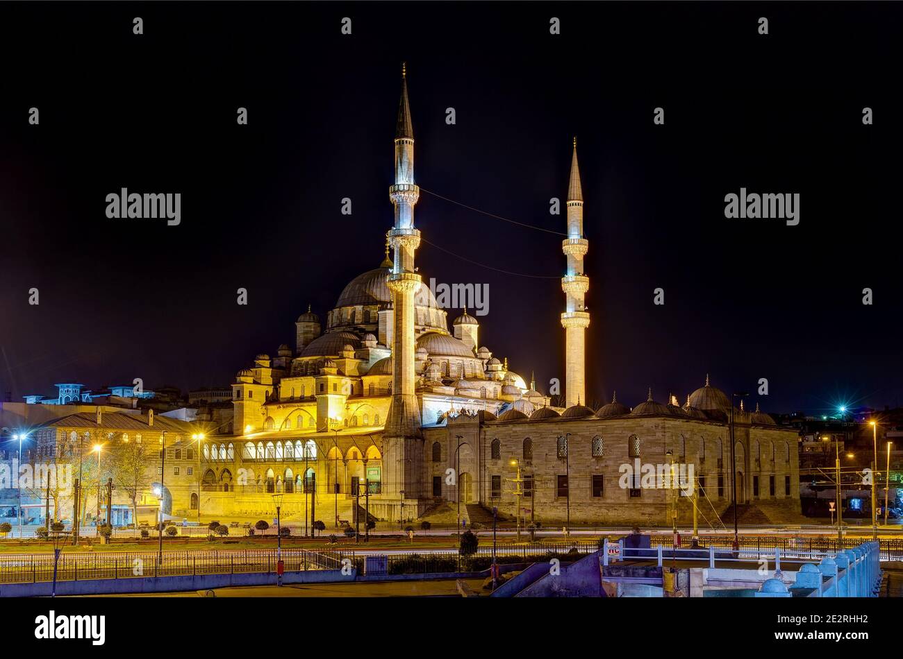 Yeni valide sultan camii hi-res stock photography and images - Alamy