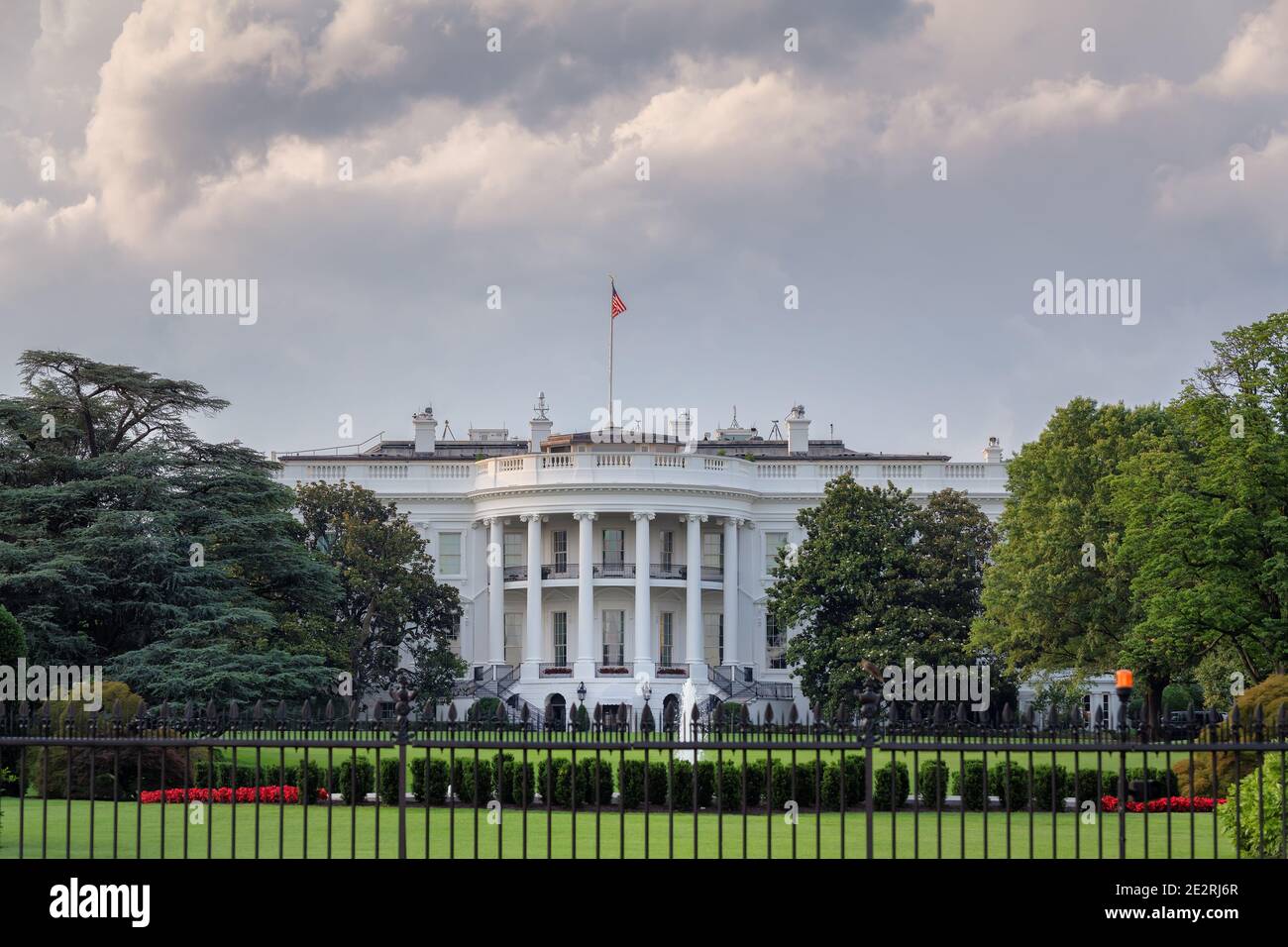 The White House in Washington DC at beautiful sunset, Washington DC ...