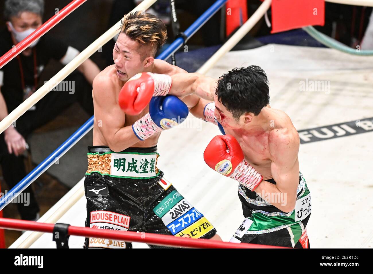 Tokyo, Japan. 14th Jan, 2021. (L-R) Takuma Inoue, Keita Kurihara Boxing ...