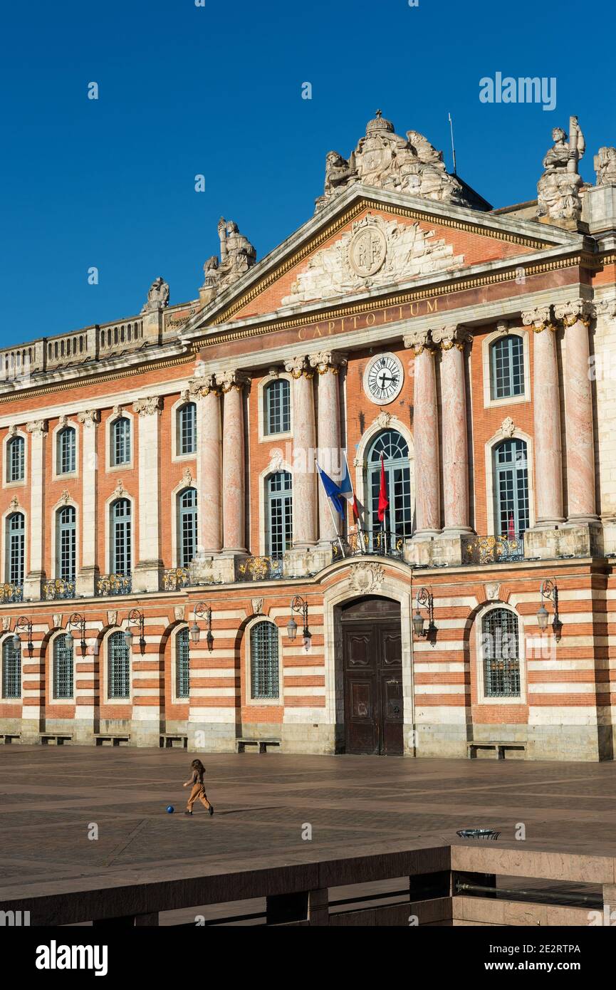 Toulouse (south of France): city hall in "place du Capitole" square ...