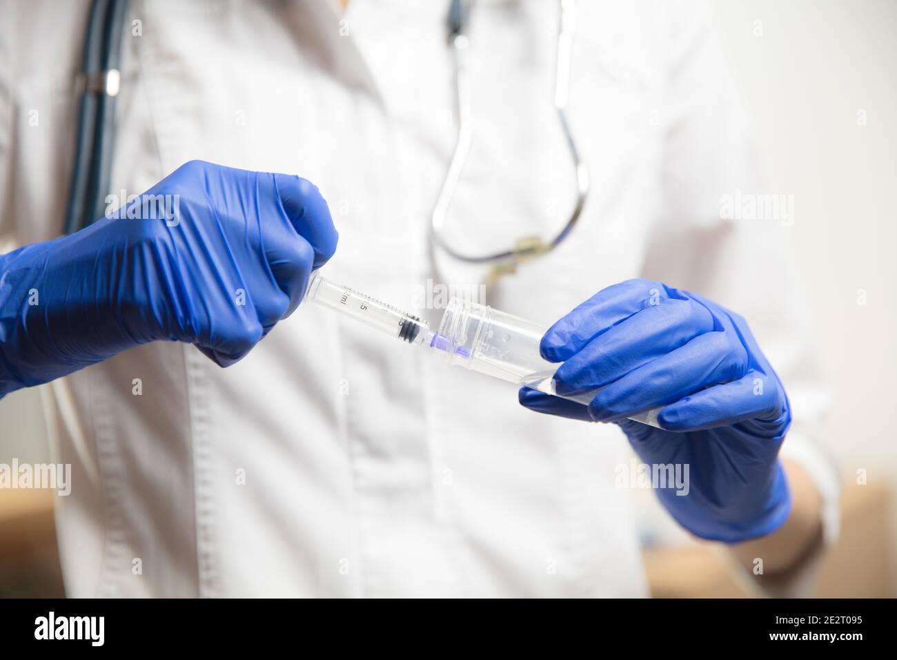 Doctor giving patient needle hi-res stock photography and images - Alamy