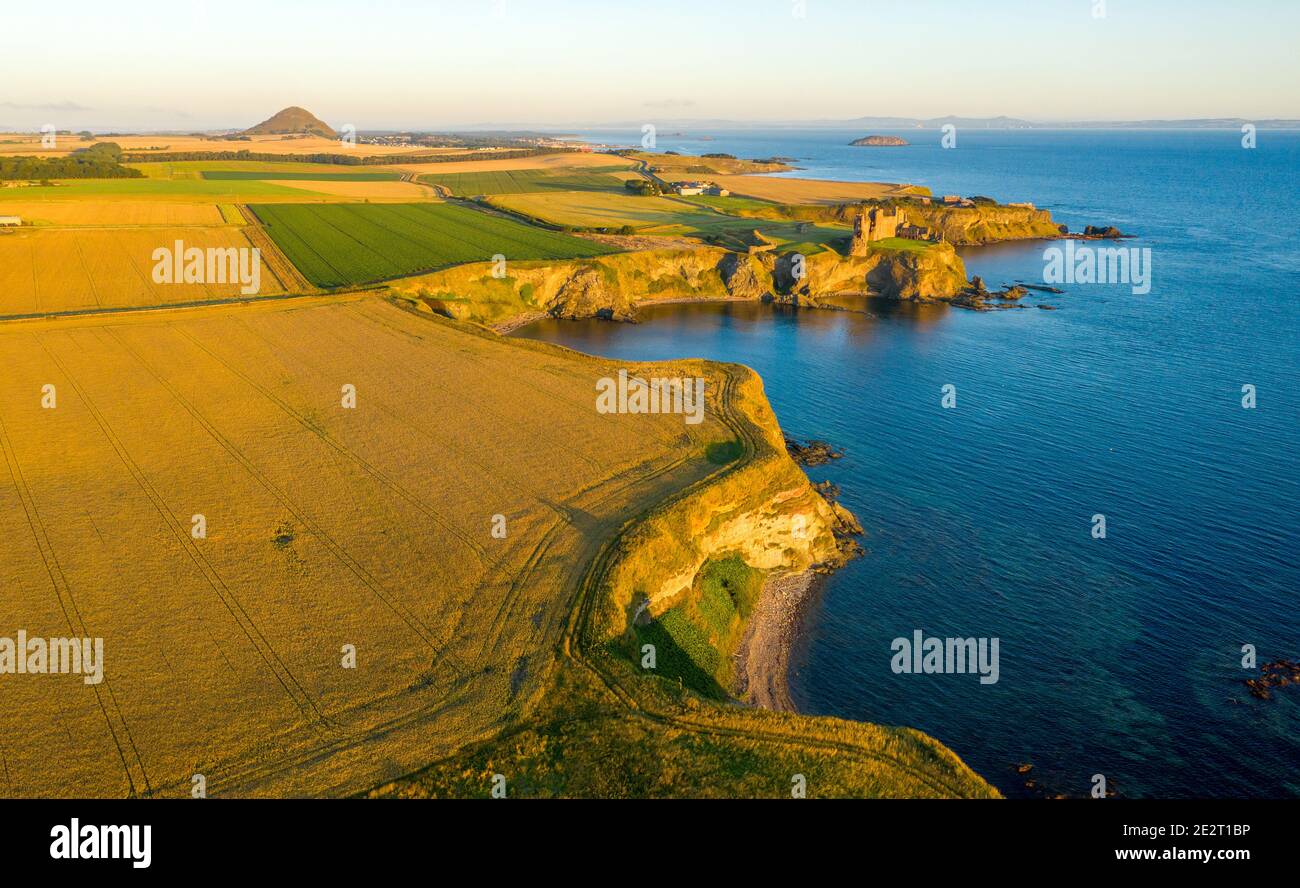 Berwick castle hi-res stock photography and images - Alamy