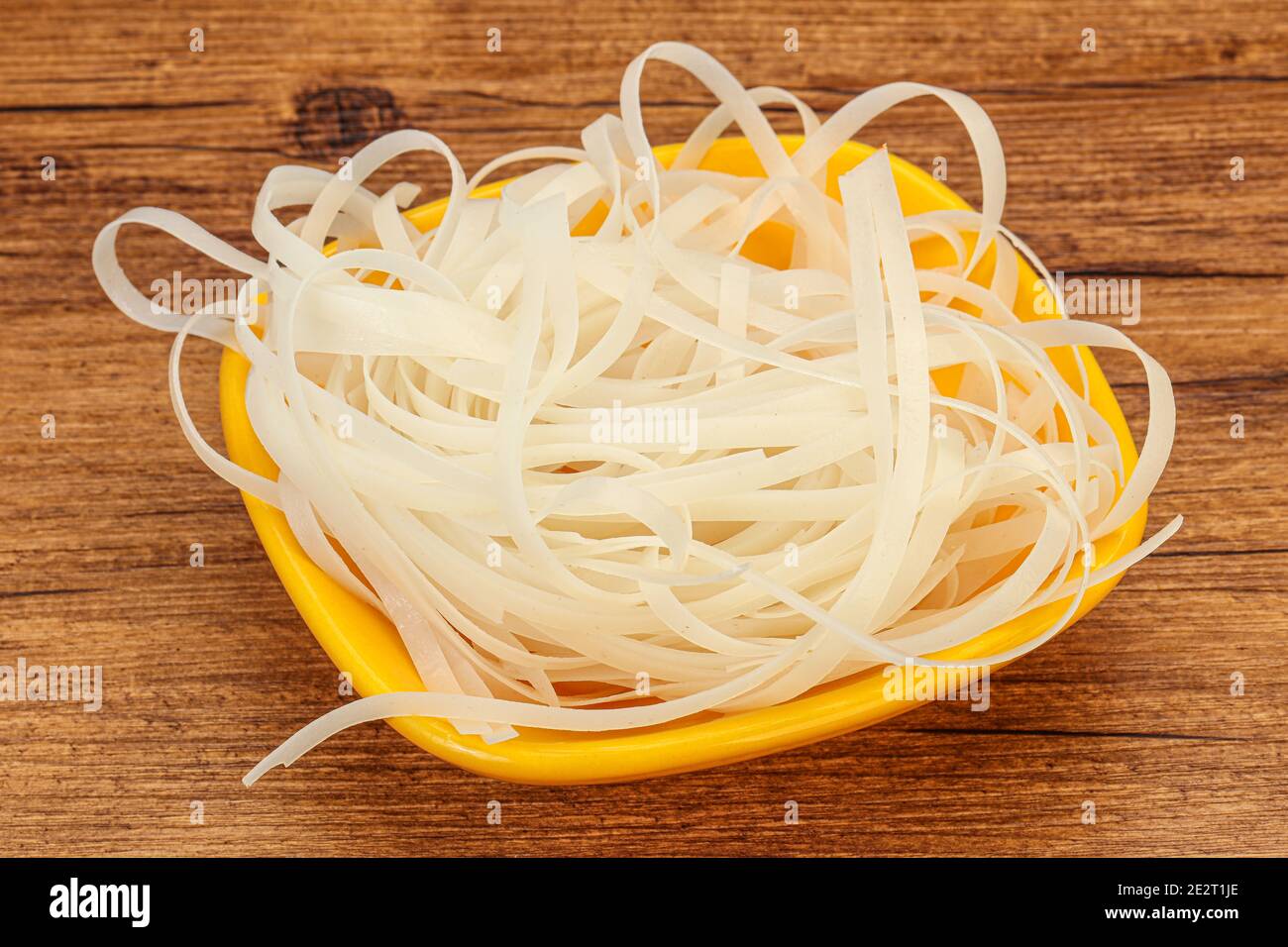 Boiled rice noodle ready for cooking Stock Photo - Alamy