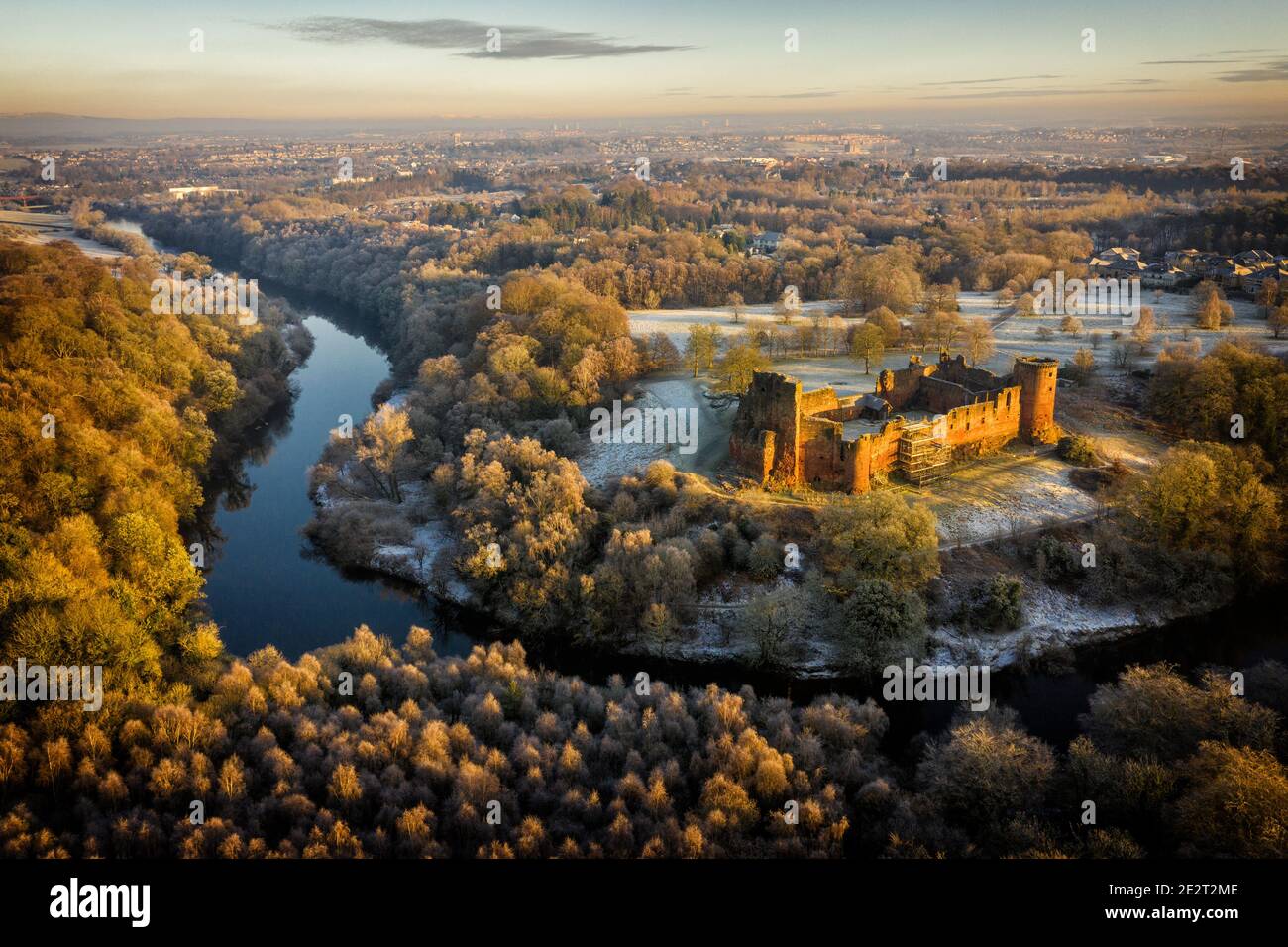 Bothwell castle river clyde hi-res stock photography and images - Alamy