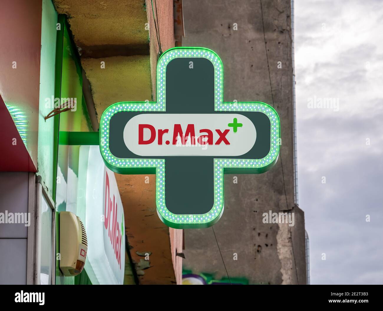Dr max logo hi-res stock photography and images - Alamy