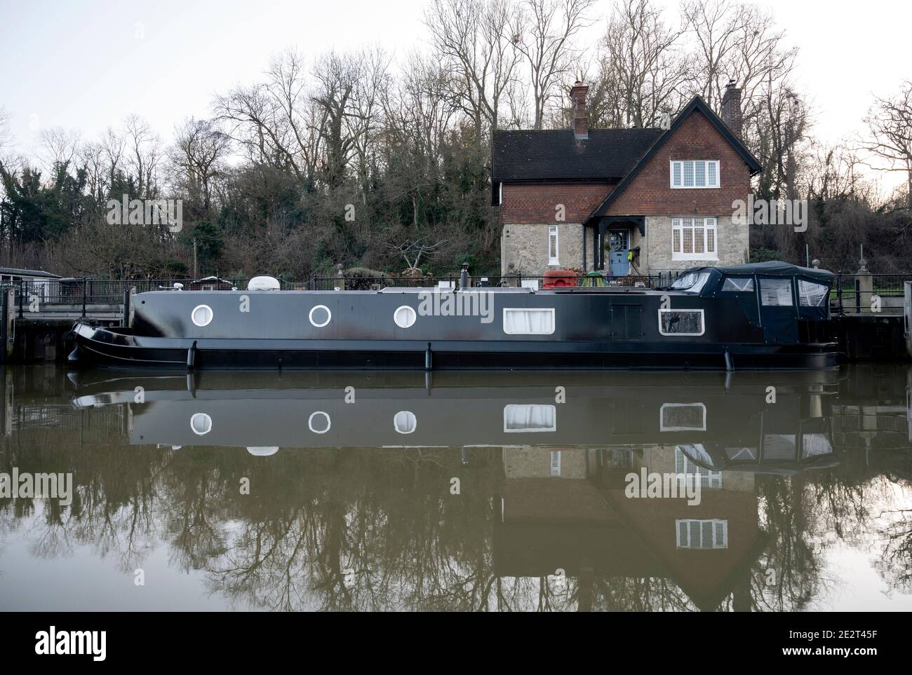 Maidstone kent england river boat hi-res stock photography and images ...