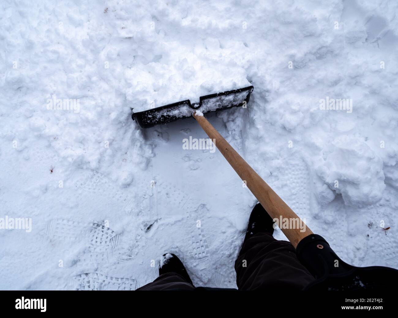 Sidewalk piles of snow hi-res stock photography and images - Alamy