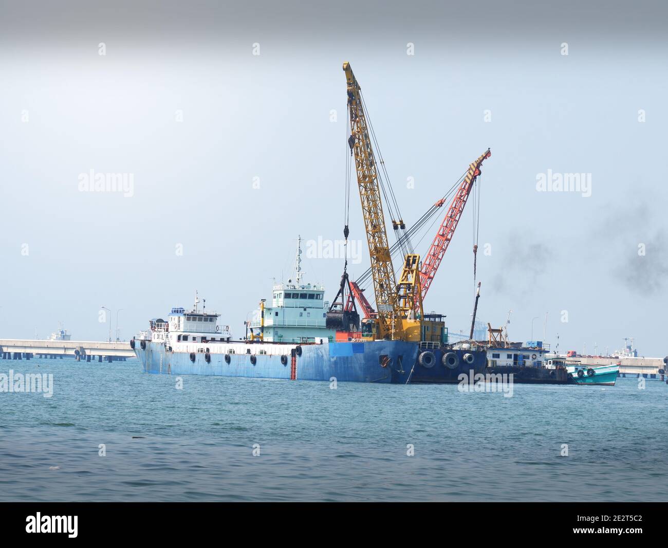 Perspectives of the Sand Shipping Ship Industry Stock Photo - Alamy