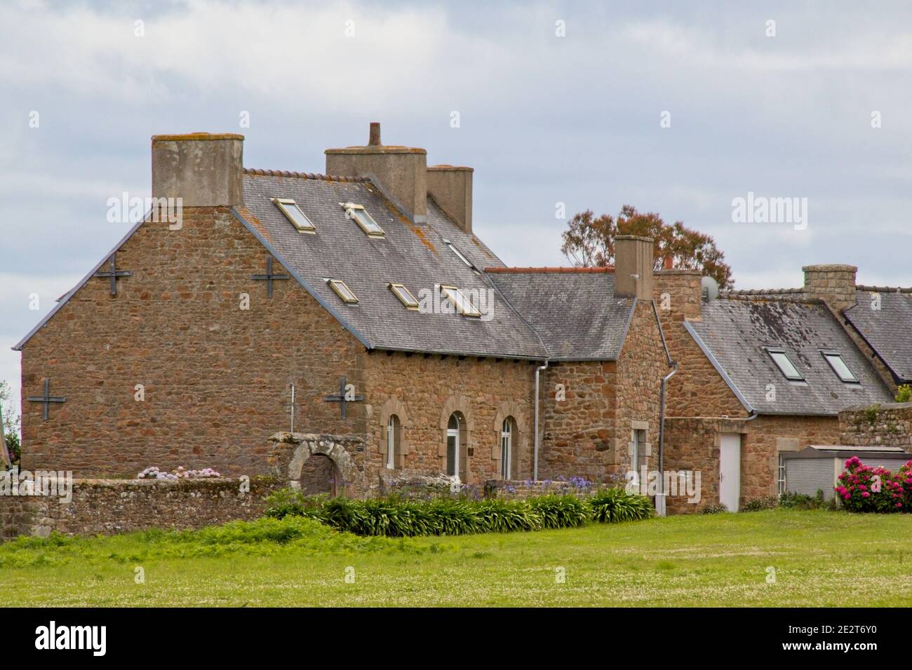 old house in the countryside Stock Photo - Alamy