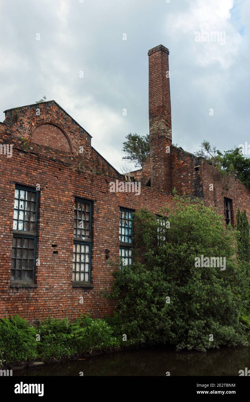 Old mill buildings on the Ashton Canal, Manchester Stock Photo - Alamy