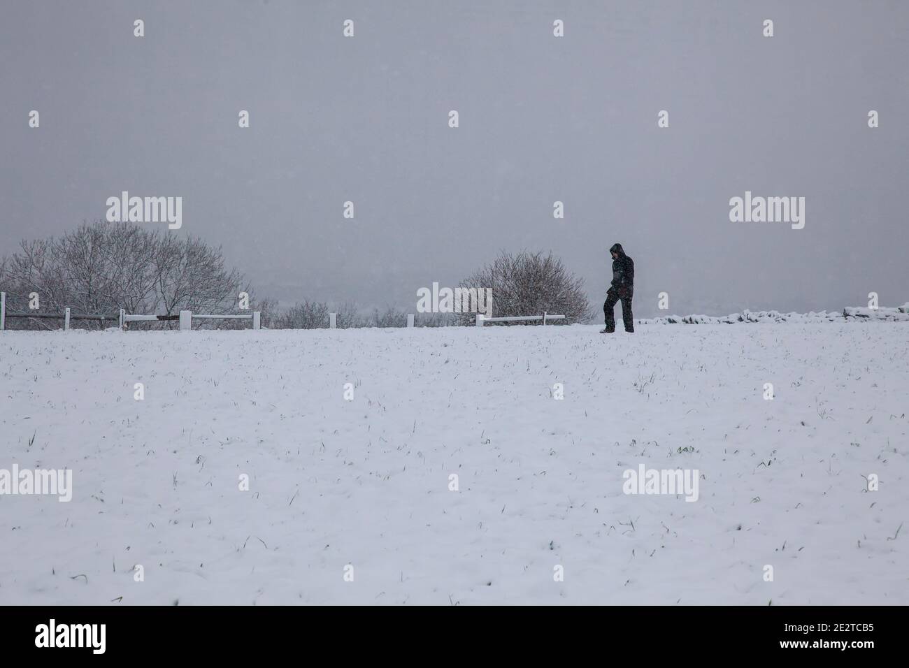 Distant figure hi-res stock photography and images - Alamy