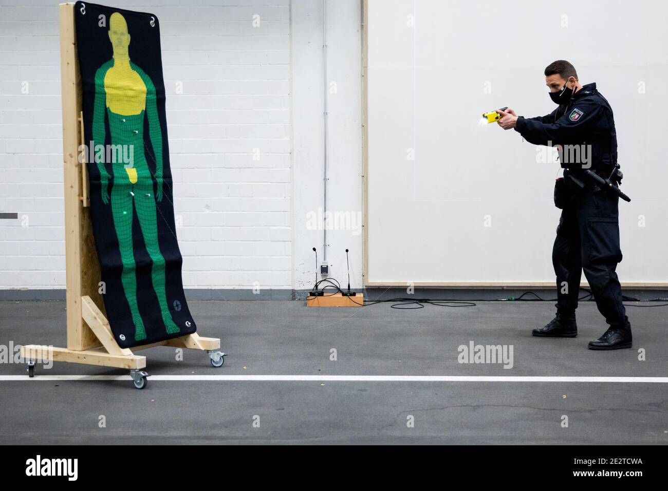 Dortmund, Germany. 15th Jan, 2021. A police officer demonstrates a shot ...