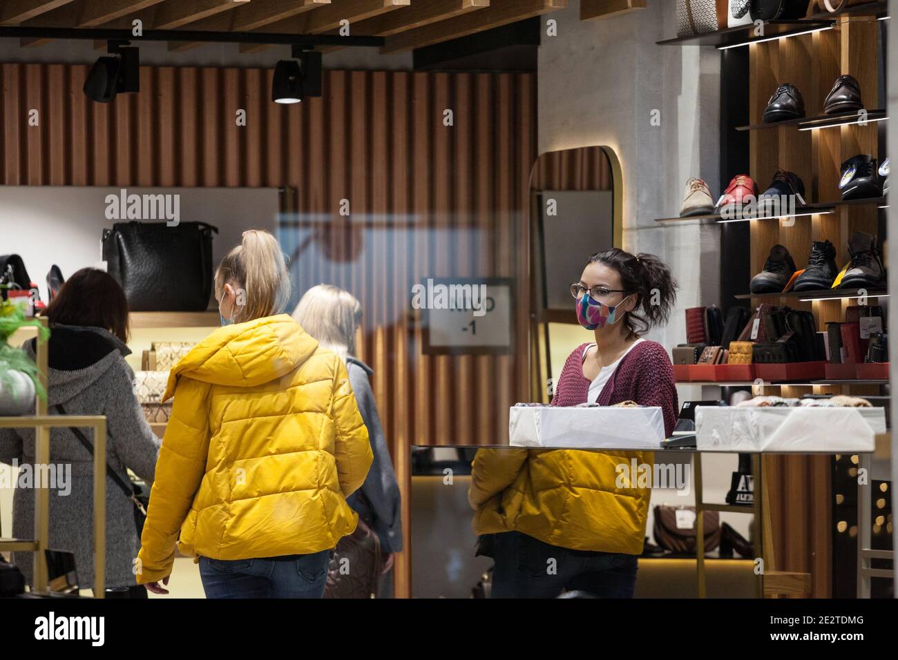 Fashion Shop Workers High Resolution Stock Photography and Images - Alamy
