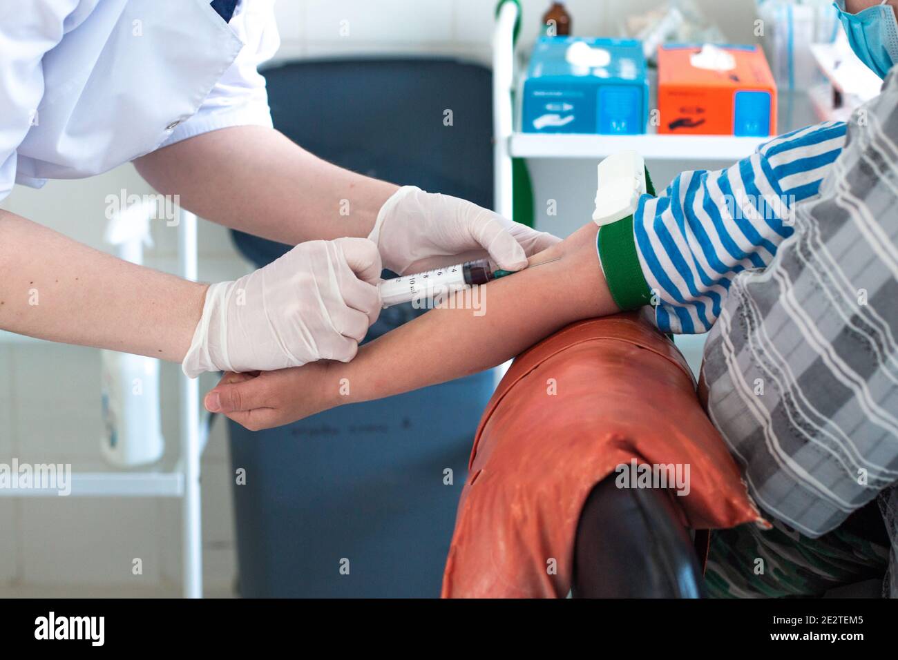 Baby in hand blood sample hi-res stock photography and images - Alamy