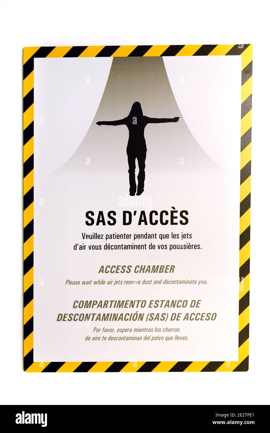 Decontamination chamber hi-res stock photography and images - Alamy