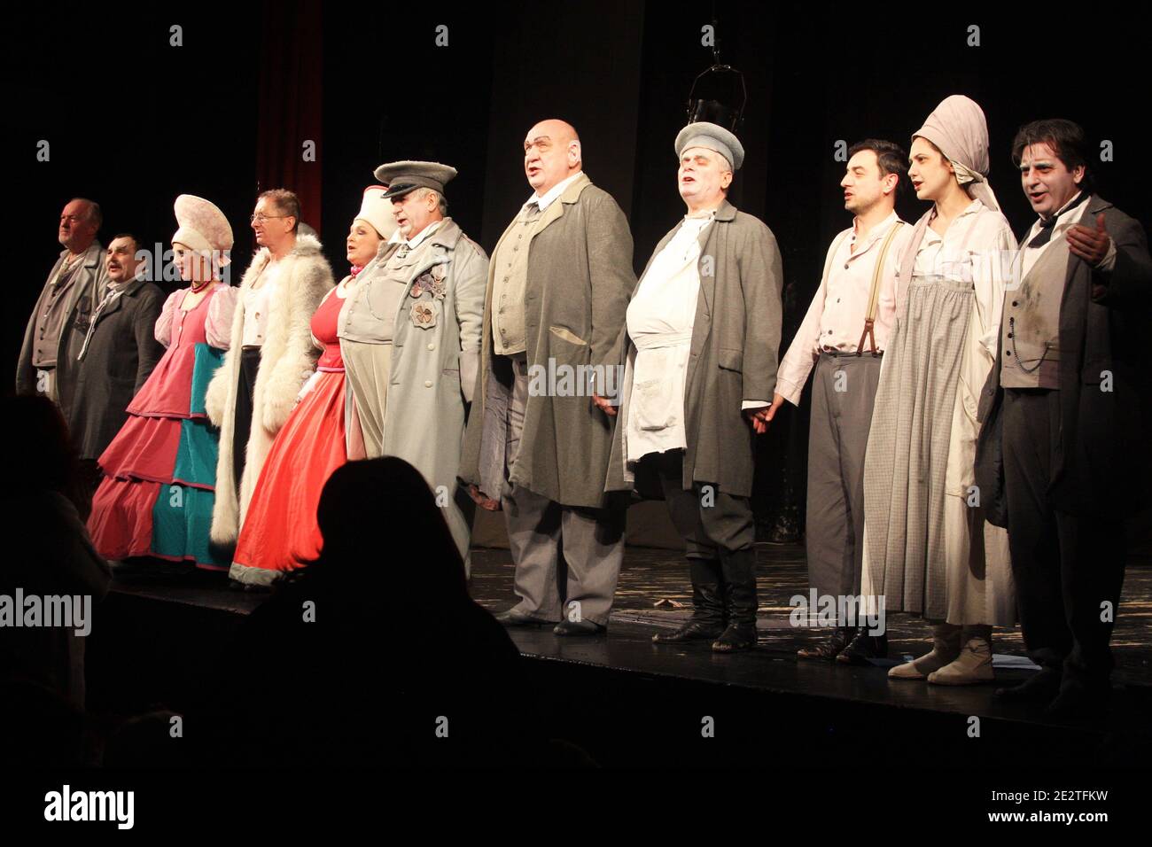 Curtain call stage hi-res stock photography and images - Alamy