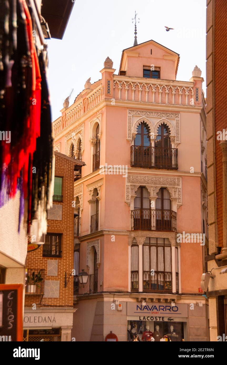 Multifoil blind arch hi-res stock photography and images - Alamy