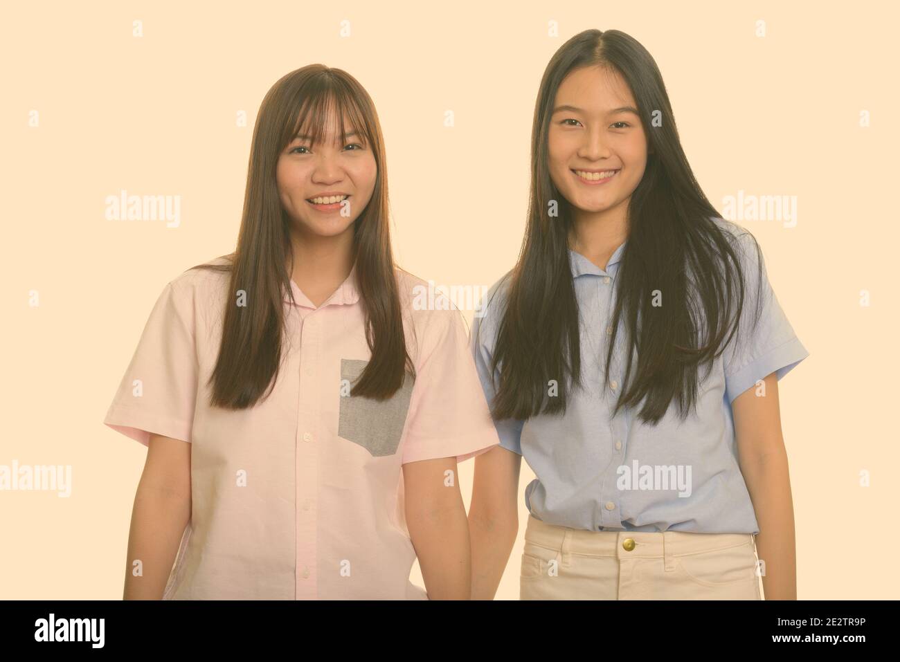 Two asian girls hi-res stock photography and images - Alamy