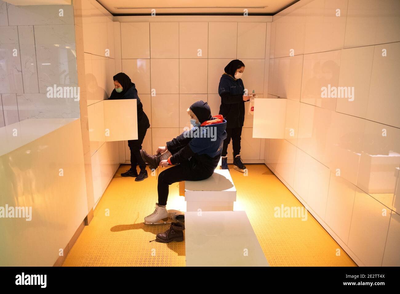 Tehran, Iran. 14th Jan, 2021. coaches are changing their skates in the ...