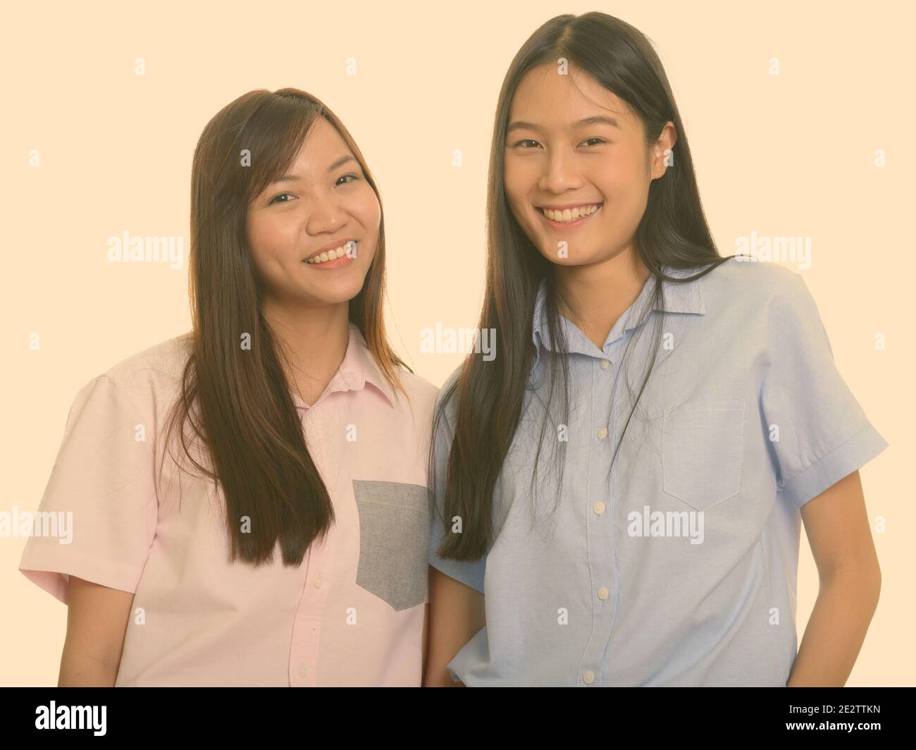 Two asian girls hi-res stock photography and images - Alamy
