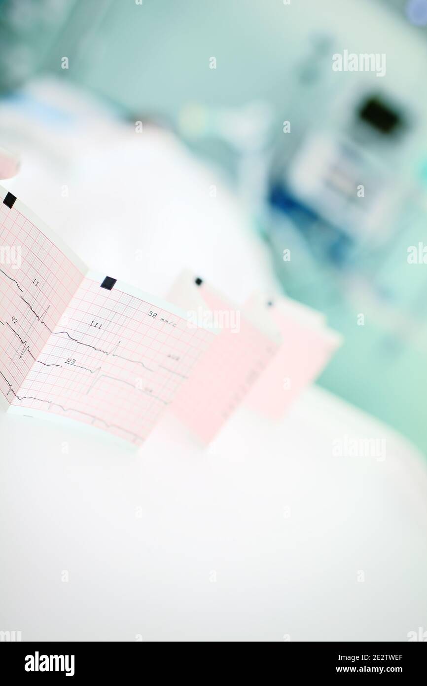 Ecg printout hi-res stock photography and images - Alamy