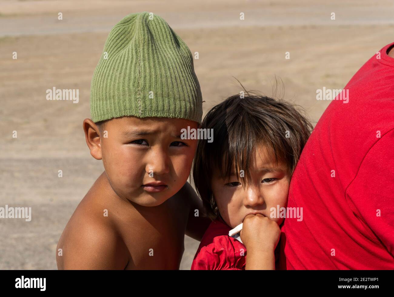 Two mongolian children hi-res stock photography and images - Alamy