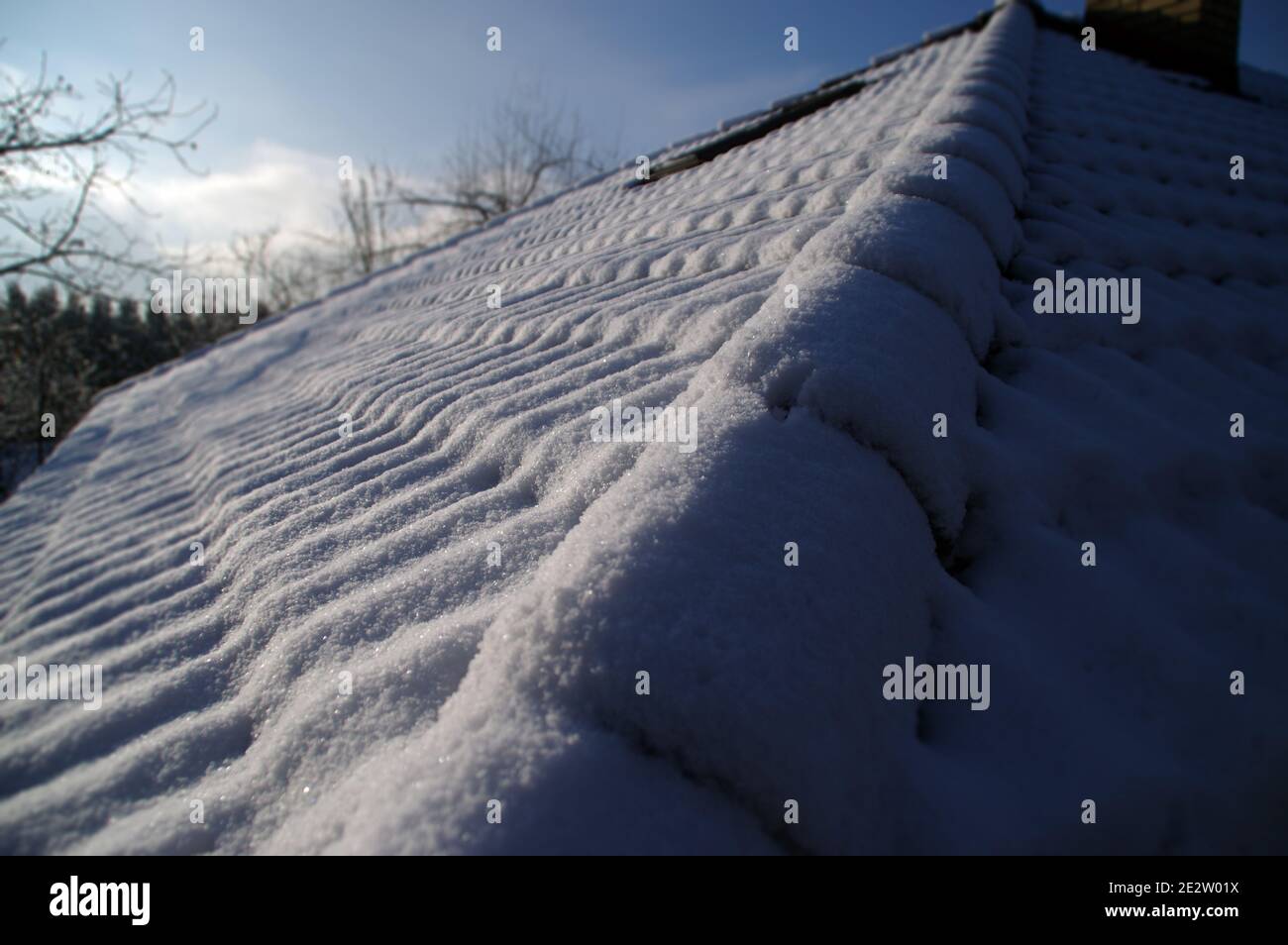Snow on the roof hi-res stock photography and images - Alamy