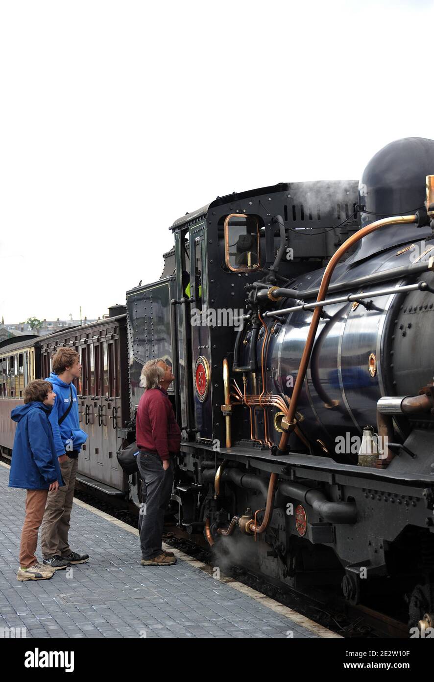 No. "87" at Porthmadog Harbour with a train from Caernarfon Stock Photo ...