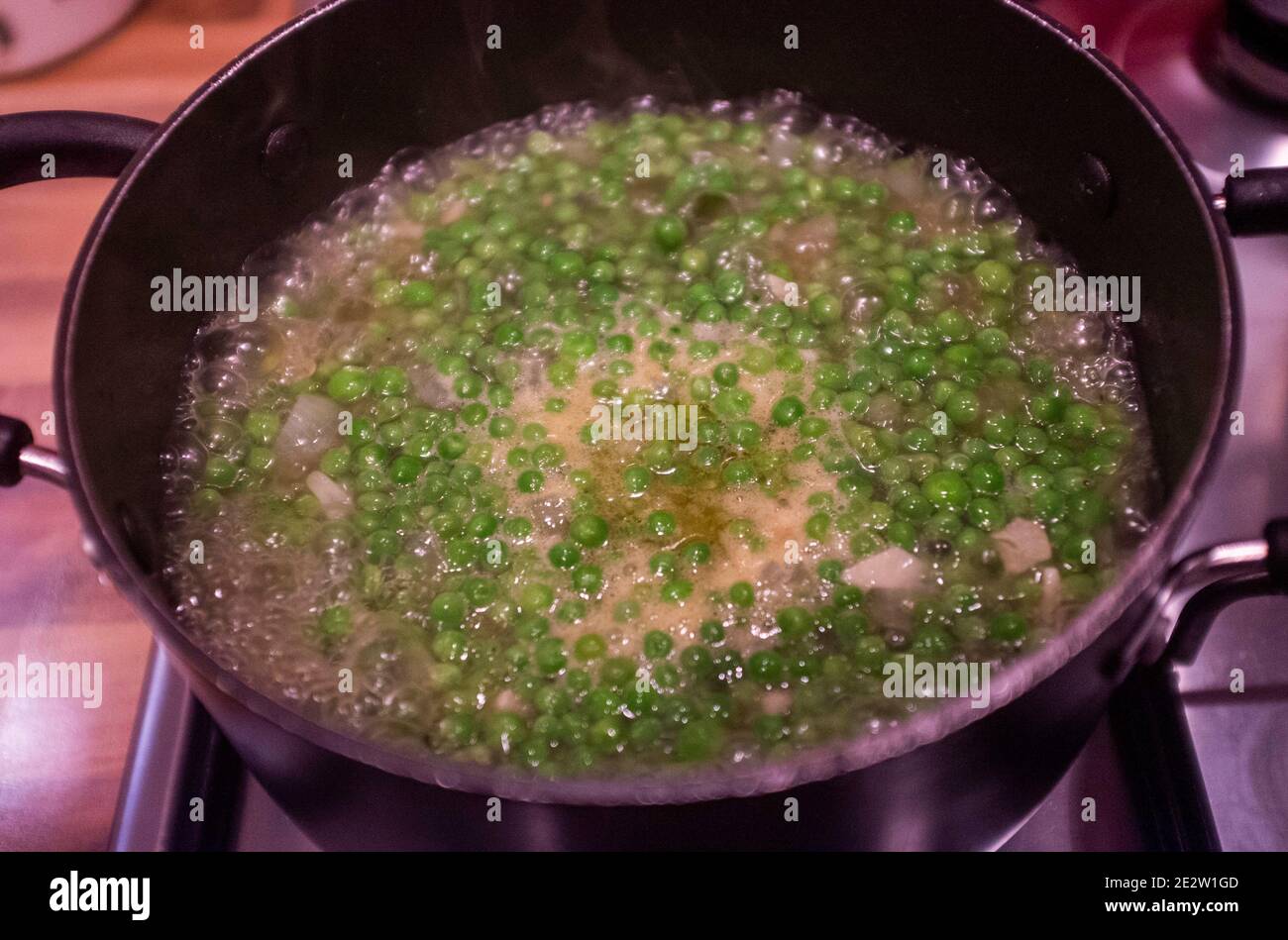 Soup simmering hi-res stock photography and images - Alamy