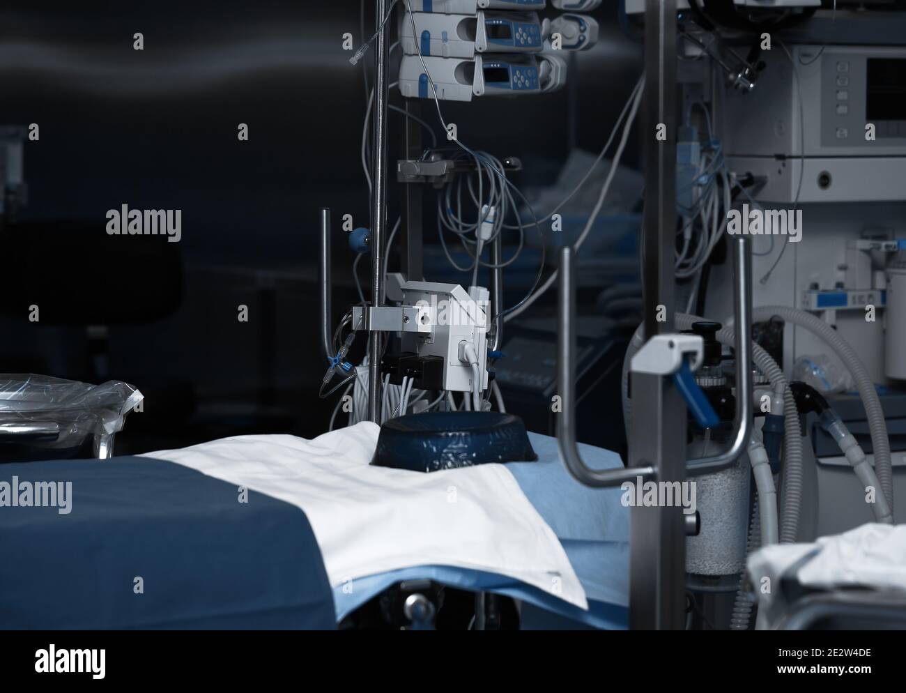 Operating room table hi-res stock photography and images - Alamy