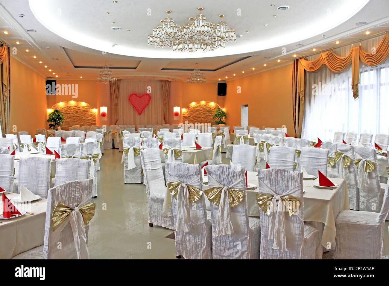 Fancy wedding reception area ready for guests and the party Stock Photo ...