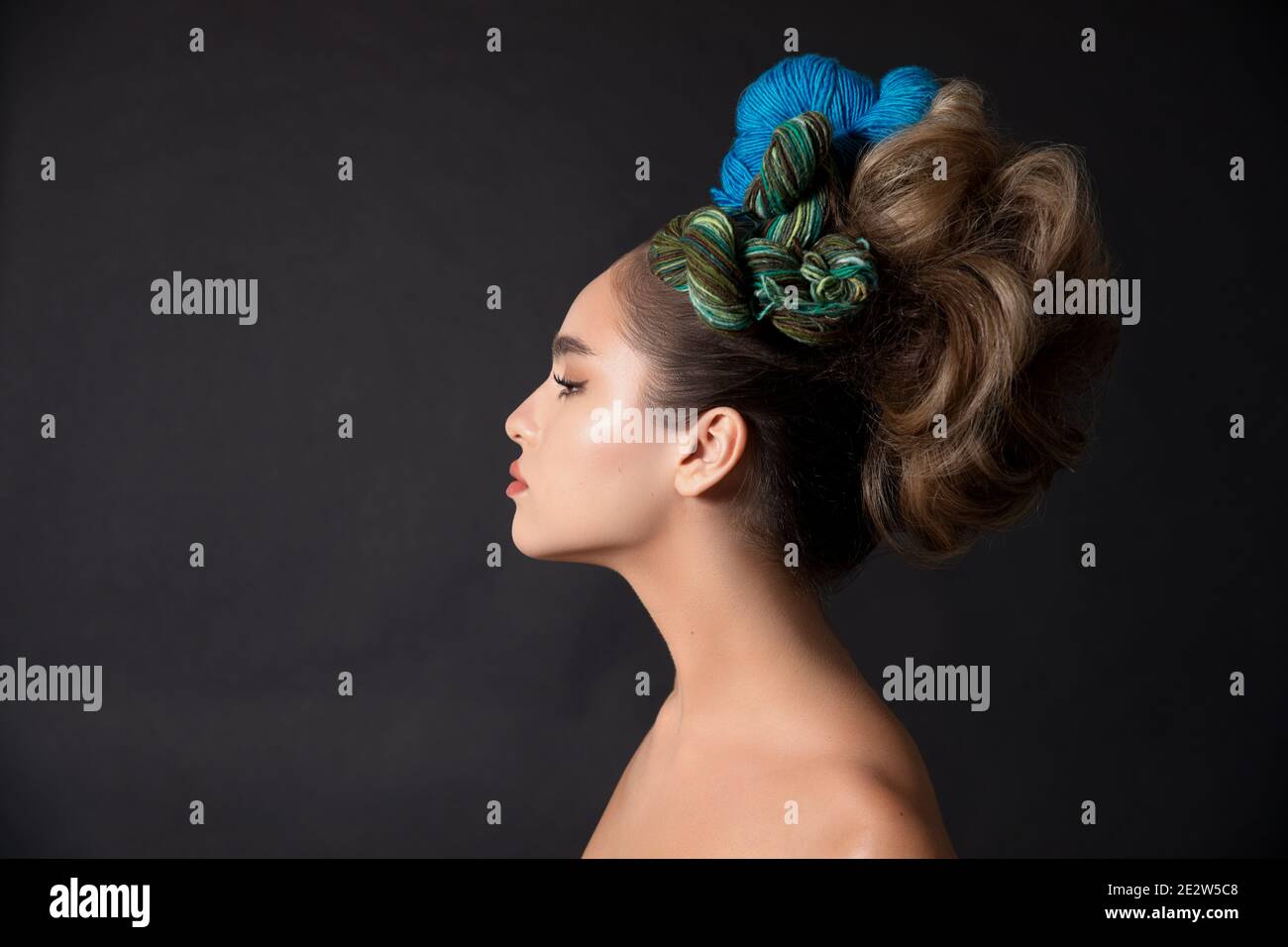 Spanish Updo Hair Stock Photo - Alamy
